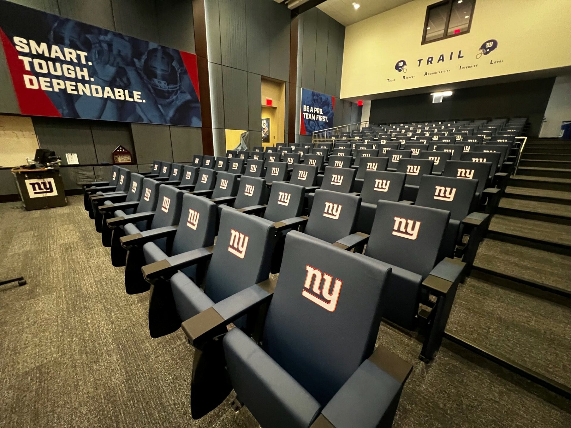 NYG Suitemax Axis 4 - DreamSeat