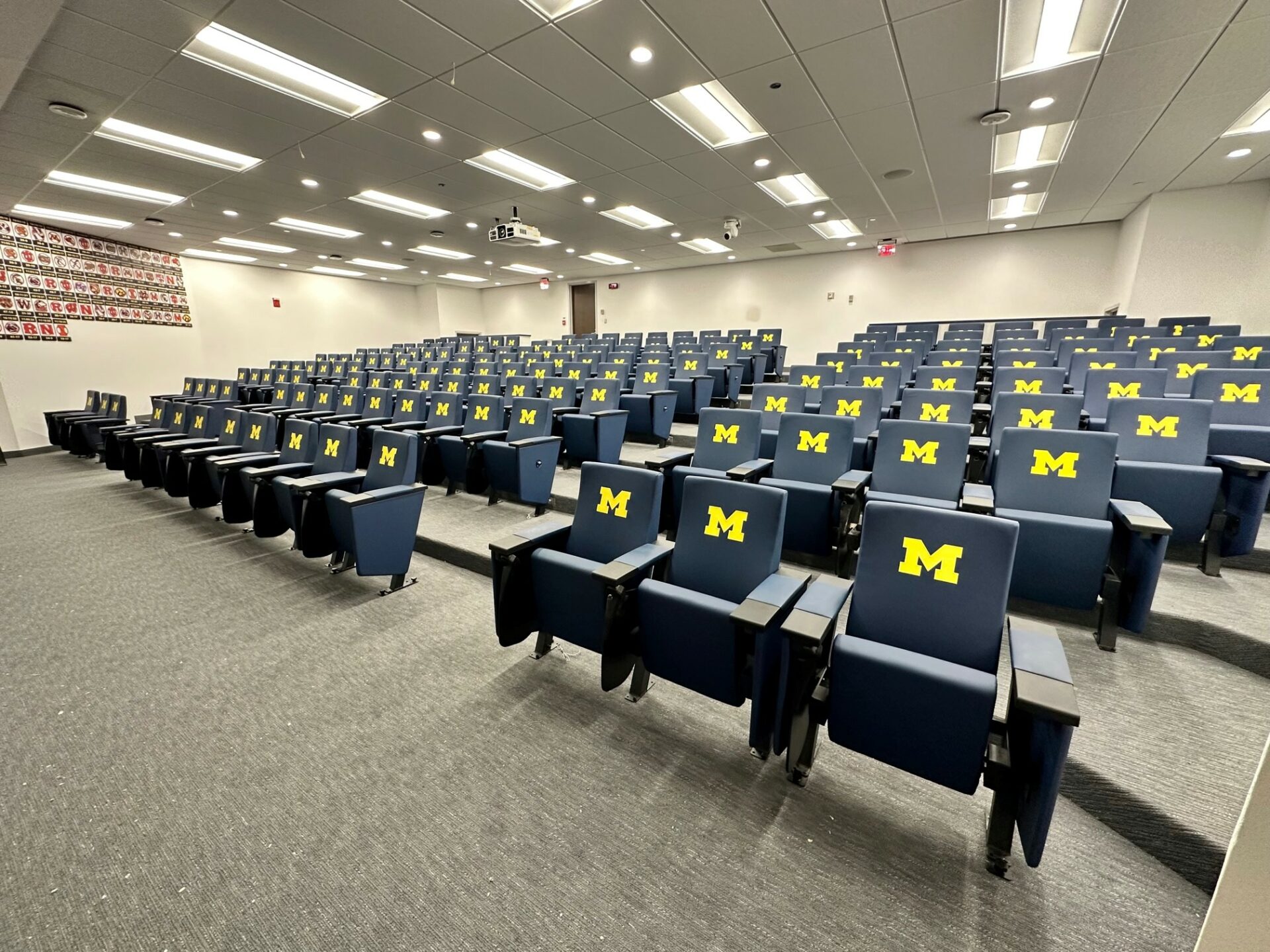 Univ of Michigan FB Suitemax Axis - DreamSeat