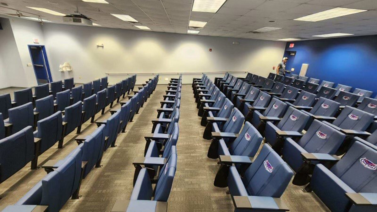 SuiteMax Axis | Custom Logo Furniture | DreamSeat